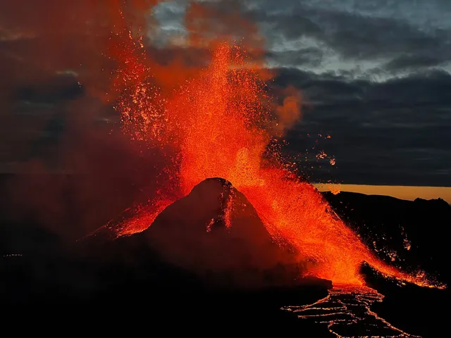 Travelfoss - How to stay safe when going to see an erupting volcano